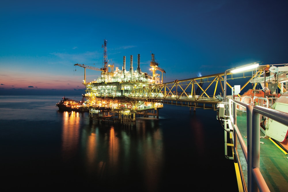 Gas platform or rig platform in sunset or sunrise time. | Grigliati ...